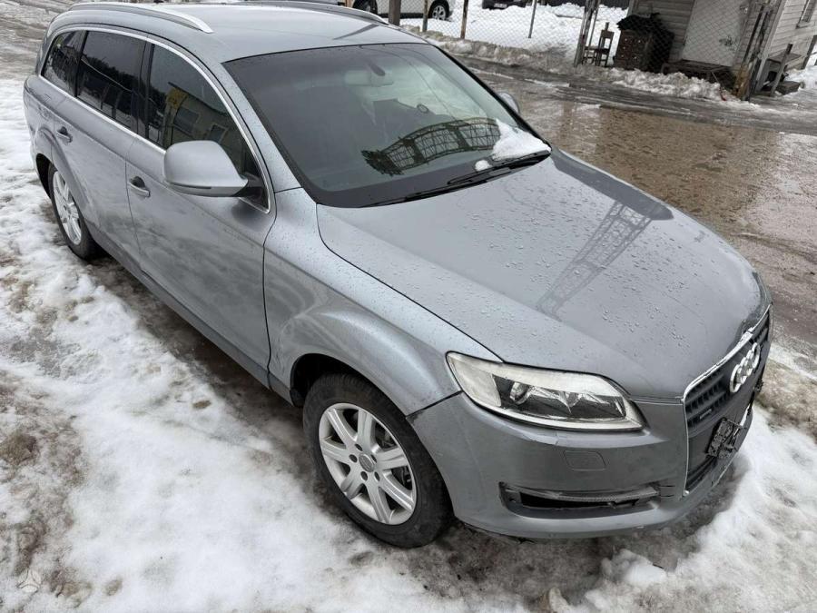 Pelēks Audi Q7 2007 Viļņa, ar dzinēja tilpumu 2.97 L un nobraukumu 300 tūkst. km par 2500 €, foto 3 vietnē AUTOMOTO.COM.LV