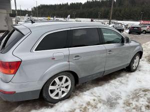 Pelēks Audi Q7 2007 Viļņa, ar dzinēja tilpumu 2.97 L un nobraukumu 300 tūkst. km par 2500 €, foto 4 vietnē AUTOMOTO.COM.LV