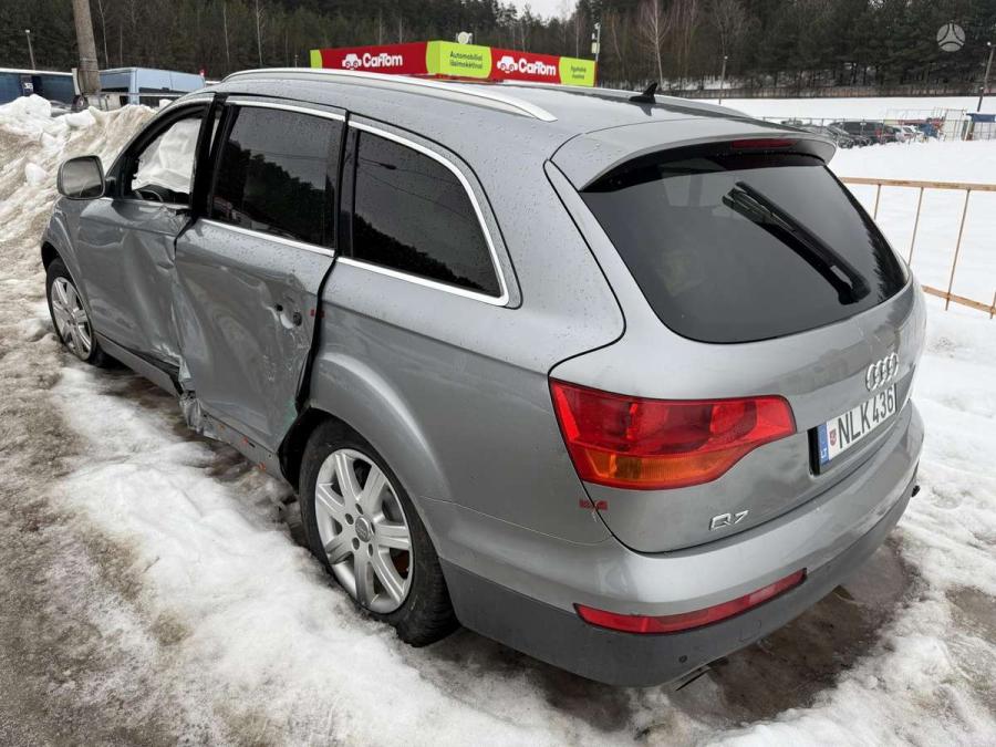 Pelēks Audi Q7 2007 Viļņa, ar dzinēja tilpumu 2.97 L un nobraukumu 300 tūkst. km par 2500 €, foto 6 vietnē AUTOMOTO.COM.LV