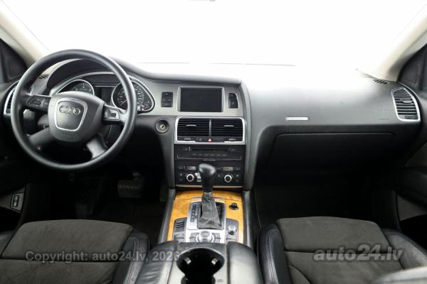 Pelēks Audi Q7 2007 Tallina, ar dzinēja tilpumu 3.00 L un nobraukumu 419 tūkst. km par 3499 €, foto 5 vietnē AUTOMOTO.COM.LV