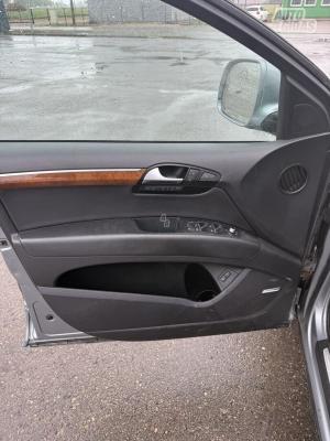 Grey Audi Q7 2007 in Kaunas, with an engine capacity of 3.00 L and mileage of 350 thousand km for 7000 €, photo 13 on AUTOMOTO.COM.LV