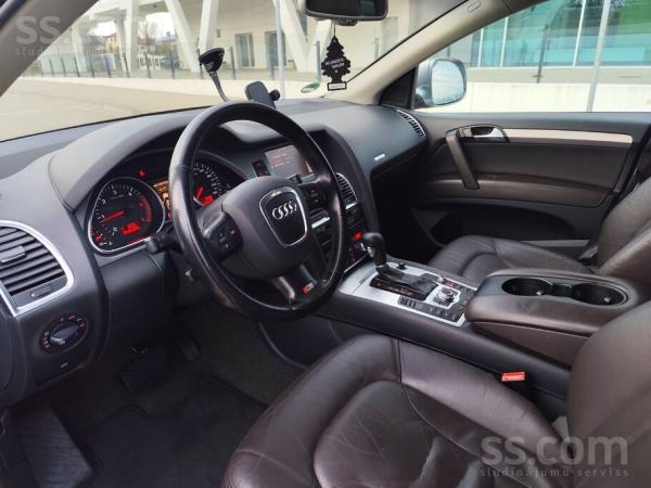 Grey Audi Q7 2007 in Rezekne, with an engine capacity of 3.00 L and mileage of 334 thousand km for 6950 €, photo 8 on AUTOMOTO.COM.LV