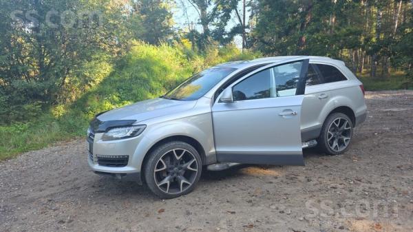 Grey Audi Q7 2007 in Riga, with an engine capacity of 4.20 L and mileage of 0 thousand km for 3000 €, photo 2 on AUTOMOTO.COM.LV