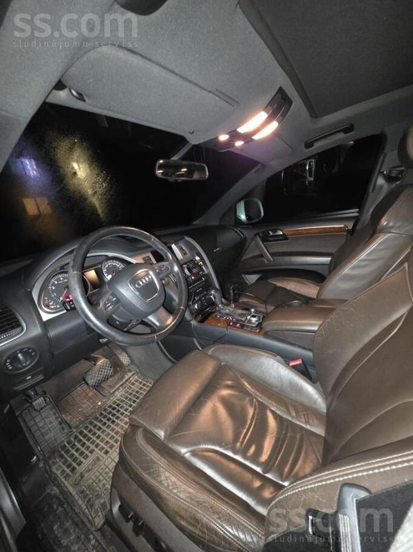 Grey Audi Q7 2007 in Riga, with an engine capacity of 4.20 L and mileage of 0 thousand km for 3000 €, photo 6 on AUTOMOTO.COM.LV