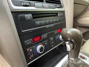 Grey Audi Q7 2007 in Riga, with an engine capacity of 3.00 L and mileage of 320 thousand km for 6200 €, photo 18 on AUTOMOTO.COM.LV