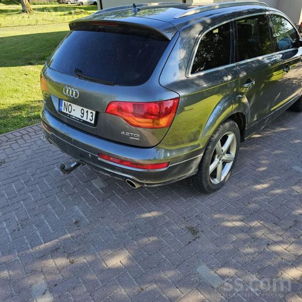 Grey Audi Q7 2007 in Cesis, with an engine capacity of 4.20 L and mileage of 282 thousand km for 5000 €, photo 2 on AUTOMOTO.COM.LV