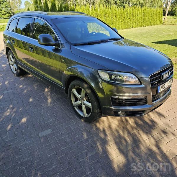 Grey Audi Q7 2007 in Cesis, with an engine capacity of 4.20 L and mileage of 282 thousand km for 5000 €, photo 3 on AUTOMOTO.COM.LV
