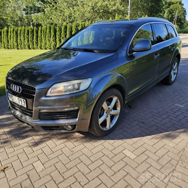 Grey Audi Q7 2007 in Cesis, with an engine capacity of 4.20 L and mileage of 282 thousand km for 5000 €, photo 4 on AUTOMOTO.COM.LV