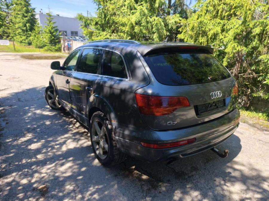 Grey Audi Q7 2007 in Utena, with an engine capacity of 2.97 L and mileage of 409 thousand km for 2750 €, photo 5 on AUTOMOTO.COM.LV