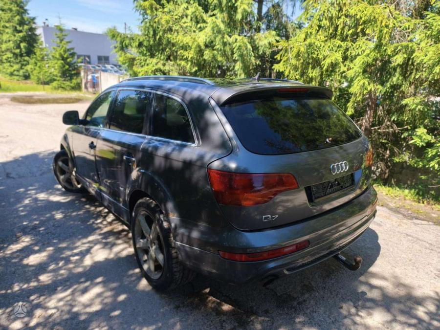 Grey Audi Q7 2007 in Utena, with an engine capacity of 2.97 L and mileage of 409 thousand km for 2750 €, photo 7 on AUTOMOTO.COM.LV