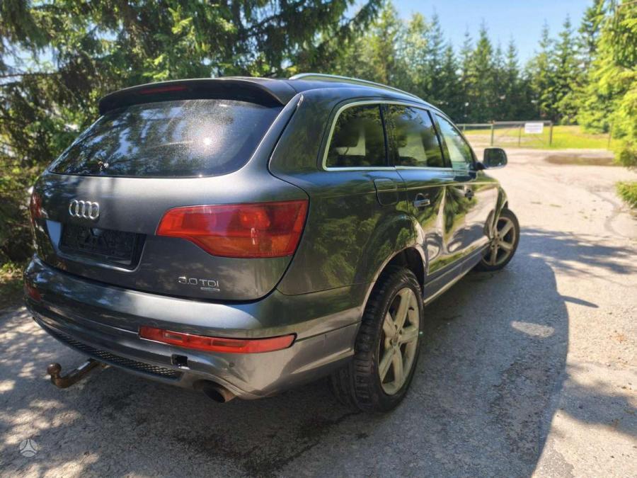 Grey Audi Q7 2007 in Utena, with an engine capacity of 2.97 L and mileage of 409 thousand km for 2750 €, photo 11 on AUTOMOTO.COM.LV