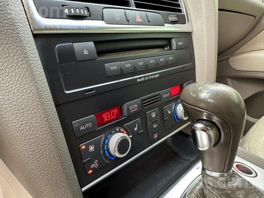 Grey Audi Q7 2007 in Riga, with an engine capacity of 3.00 L and mileage of 320 thousand km for 5990 €, photo 18 on AUTOMOTO.COM.LV