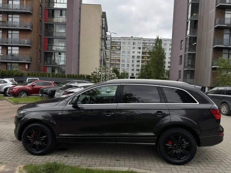 Grey Audi Q7 2007 in Riga, with an engine capacity of 3.00 L and mileage of 280 thousand km for 5390 €, photo 4 on AUTOMOTO.COM.LV