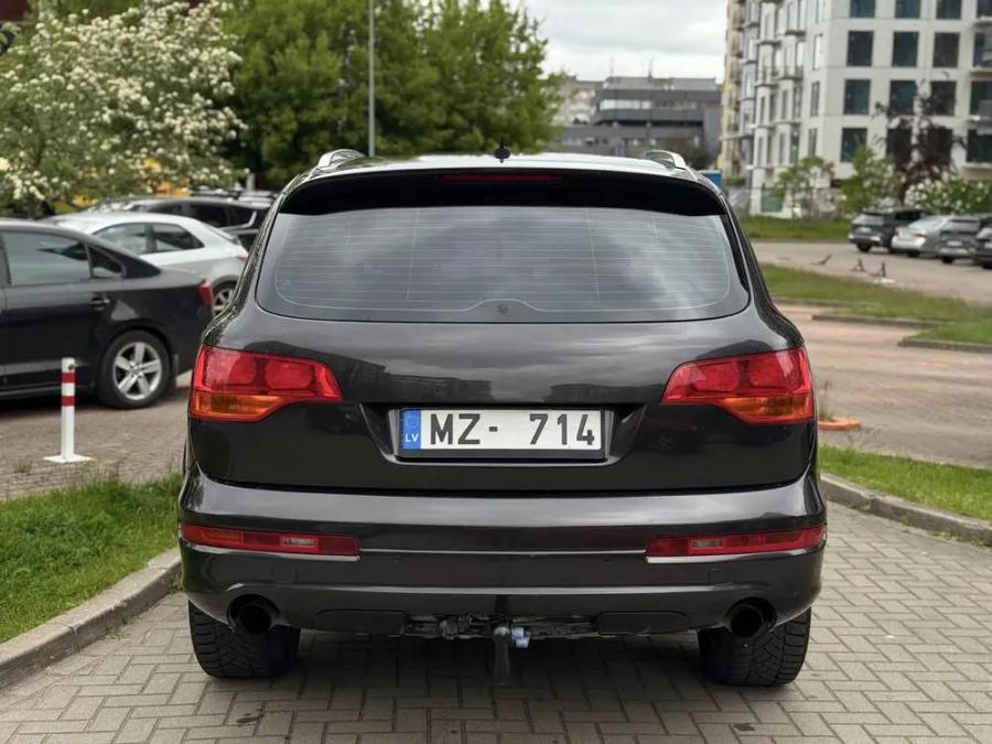 Grey Audi Q7 2007 in Riga, with an engine capacity of 3.00 L and mileage of 280 thousand km for 5390 €, photo 5 on AUTOMOTO.COM.LV