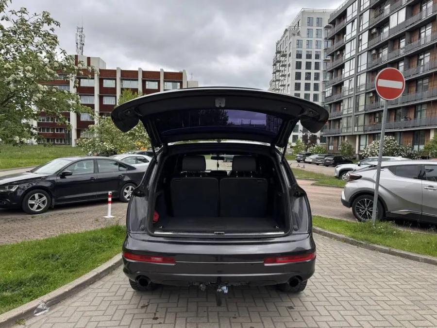 Grey Audi Q7 2007 in Riga, with an engine capacity of 3.00 L and mileage of 280 thousand km for 5390 €, photo 6 on AUTOMOTO.COM.LV