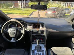 Grey Audi Q7 2007 in Riga, with an engine capacity of 3.00 L and mileage of 280 thousand km for 5390 €, photo 9 on AUTOMOTO.COM.LV