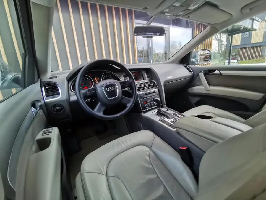 Grey Audi Q7 2007 in Riga, with an engine capacity of 3.00 L and mileage of 273 thousand km for 6590 €, photo 1 on AUTOMOTO.COM.LV