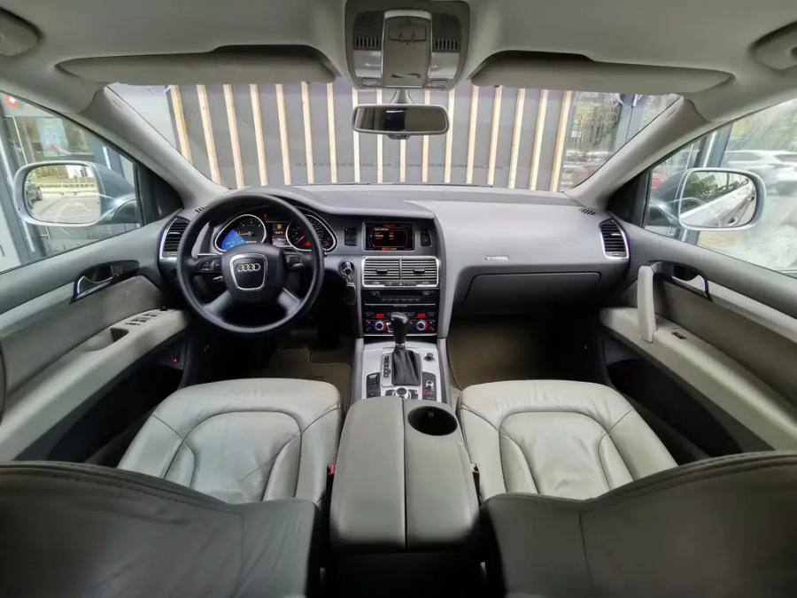 Grey Audi Q7 2007 in Riga, with an engine capacity of 3.00 L and mileage of 273 thousand km for 6590 €, photo 3 on AUTOMOTO.COM.LV
