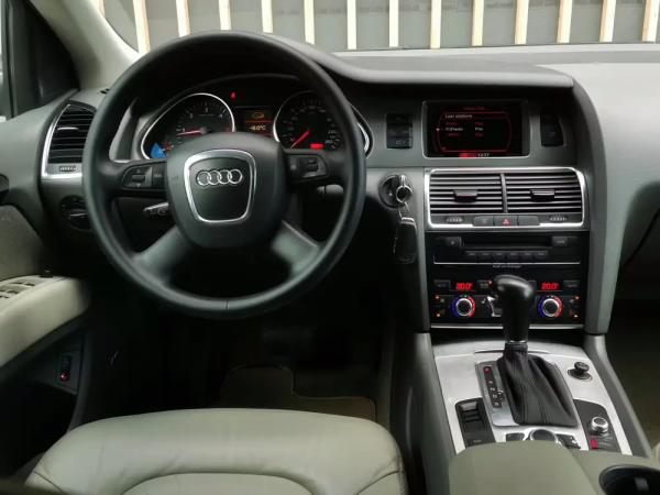 Pelēks Audi Q7 2007 Rīga, ar dzinēja tilpumu 3.00 L un nobraukumu 273 tūkst. km par 6590 €, foto 6 vietnē AUTOMOTO.COM.LV