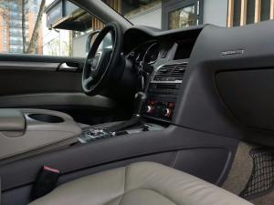 Grey Audi Q7 2007 in Riga, with an engine capacity of 3.00 L and mileage of 273 thousand km for 6590 €, photo 8 on AUTOMOTO.COM.LV