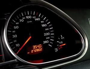Grey Audi Q7 2007 in Riga, with an engine capacity of 3.00 L and mileage of 273 thousand km for 6590 €, photo 13 on AUTOMOTO.COM.LV