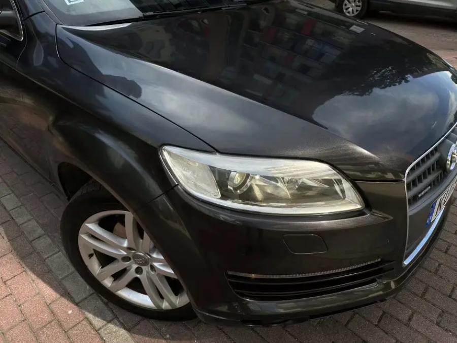 Grey Audi Q7 2007 in Riga, with an engine capacity of 3.00 L and mileage of 380 thousand km for 4490 €, photo 3 on AUTOMOTO.COM.LV