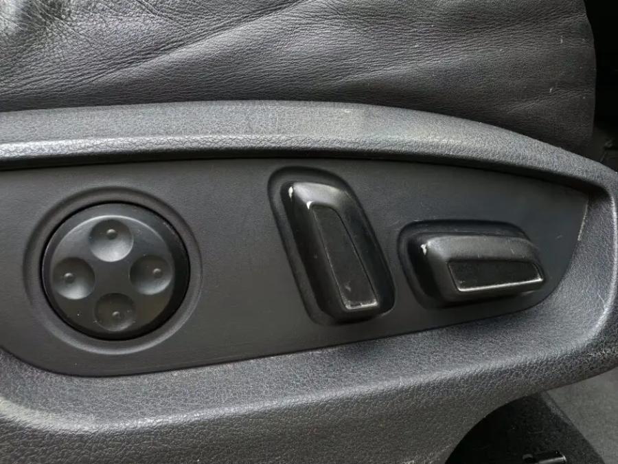 Grey Audi Q7 2007 in Riga, with an engine capacity of 3.00 L and mileage of 380 thousand km for 4490 €, photo 11 on AUTOMOTO.COM.LV