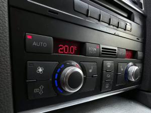 Grey Audi Q7 2007 in Riga, with an engine capacity of 3.00 L and mileage of 380 thousand km for 4490 €, photo 16 on AUTOMOTO.COM.LV