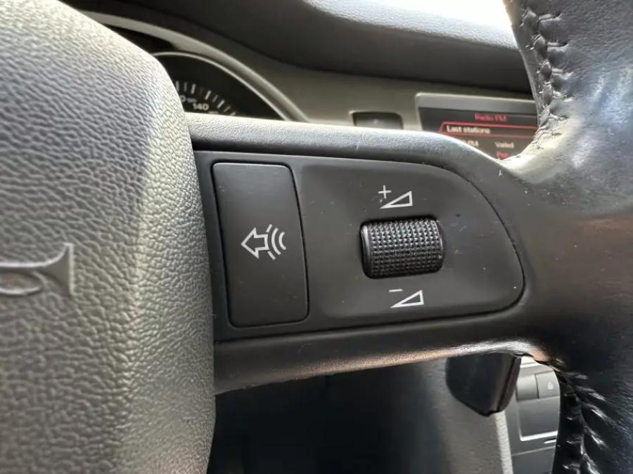 Grey Audi Q7 2007 in Riga, with an engine capacity of 3.00 L and mileage of 380 thousand km for 4490 €, photo 25 on AUTOMOTO.COM.LV