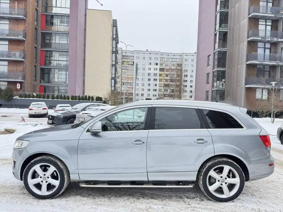 Grey Audi Q7 2007 in Riga, with an engine capacity of 3.00 L and mileage of 293 thousand km for 5990 €, photo 4 on AUTOMOTO.COM.LV