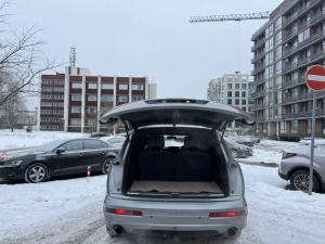 Grey Audi Q7 2007 in Riga, with an engine capacity of 3.00 L and mileage of 293 thousand km for 5990 €, photo 7 on AUTOMOTO.COM.LV