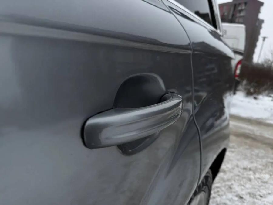 Grey Audi Q7 2007 in Riga, with an engine capacity of 3.00 L and mileage of 293 thousand km for 5990 €, photo 9 on AUTOMOTO.COM.LV