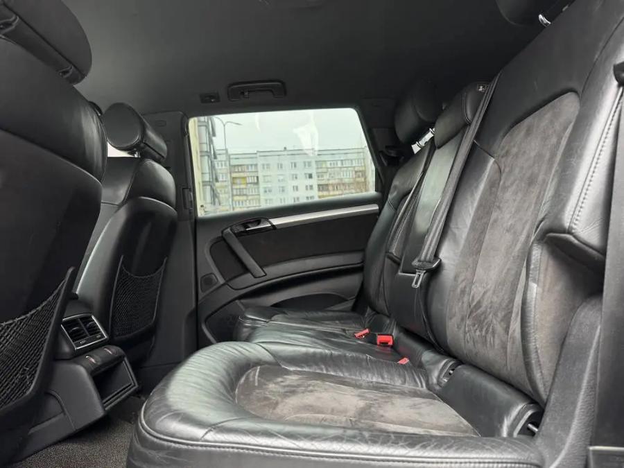 Grey Audi Q7 2007 in Riga, with an engine capacity of 3.00 L and mileage of 293 thousand km for 5990 €, photo 13 on AUTOMOTO.COM.LV
