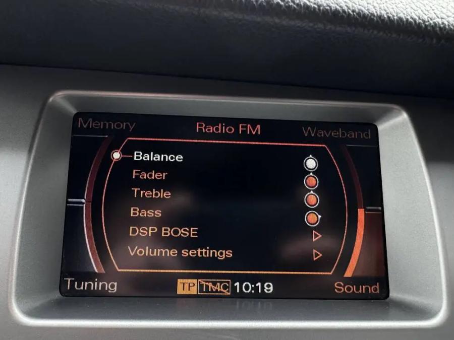 Grey Audi Q7 2007 in Riga, with an engine capacity of 3.00 L and mileage of 293 thousand km for 5990 €, photo 22 on AUTOMOTO.COM.LV