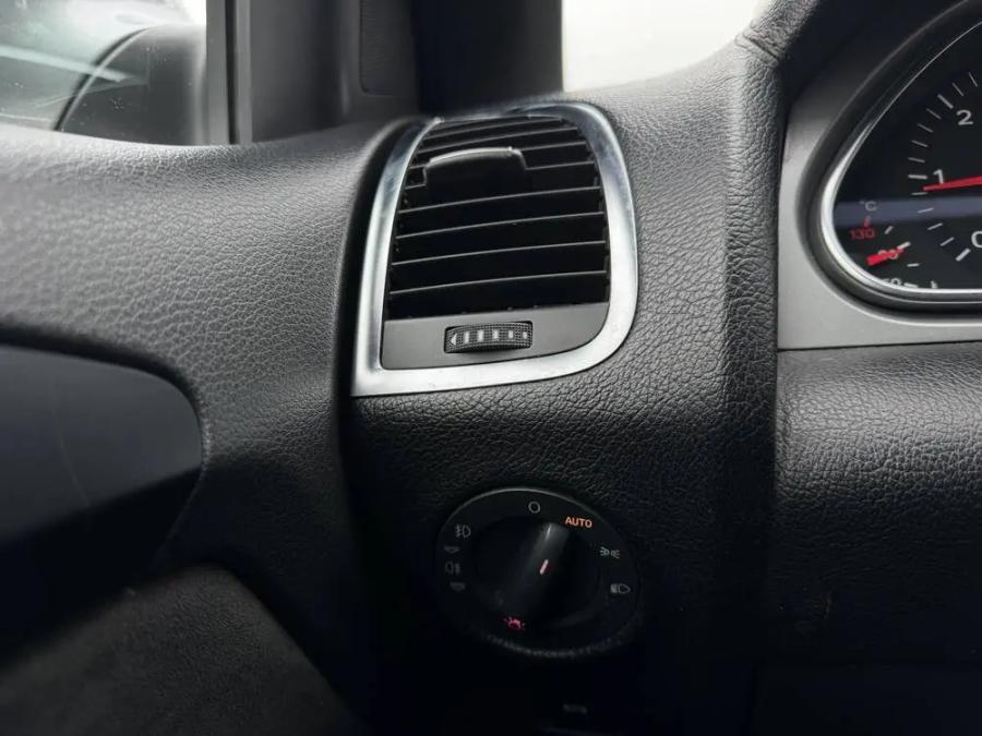 Grey Audi Q7 2007 in Riga, with an engine capacity of 3.00 L and mileage of 293 thousand km for 5990 €, photo 33 on AUTOMOTO.COM.LV