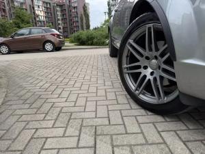 Grey Audi Q7 2007 in Riga, with an engine capacity of 3.00 L and mileage of 374 thousand km for 7990 €, photo 3 on AUTOMOTO.COM.LV