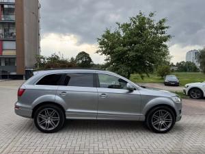 Grey Audi Q7 2007 in Riga, with an engine capacity of 3.00 L and mileage of 374 thousand km for 7990 €, photo 4 on AUTOMOTO.COM.LV