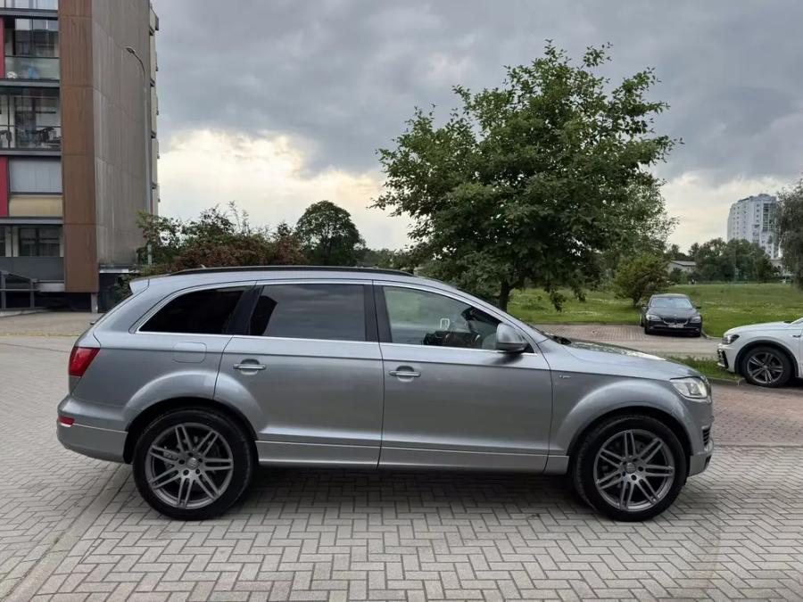 Grey Audi Q7 2007 in Riga, with an engine capacity of 3.00 L and mileage of 374 thousand km for 7990 €, photo 4 on AUTOMOTO.COM.LV