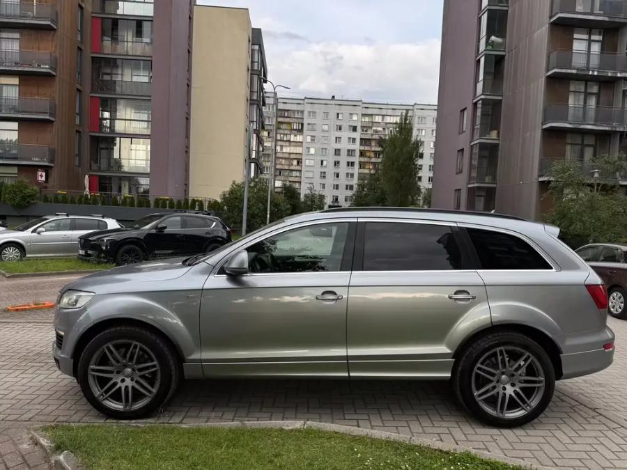 Grey Audi Q7 2007 in Riga, with an engine capacity of 3.00 L and mileage of 374 thousand km for 7990 €, photo 5 on AUTOMOTO.COM.LV