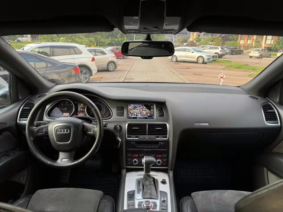 Grey Audi Q7 2007 in Riga, with an engine capacity of 3.00 L and mileage of 374 thousand km for 7990 €, photo 9 on AUTOMOTO.COM.LV