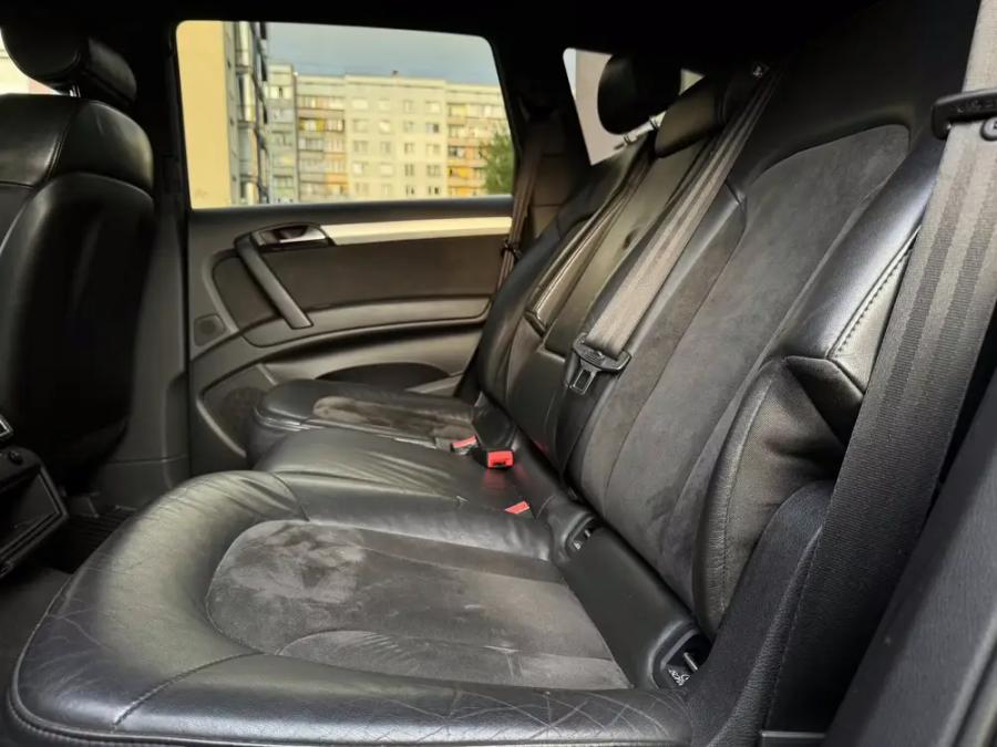 Grey Audi Q7 2007 in Riga, with an engine capacity of 3.00 L and mileage of 374 thousand km for 7990 €, photo 11 on AUTOMOTO.COM.LV