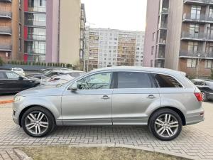 Pelēks Audi Q7 2007 Rīga, ar dzinēja tilpumu 3.00 L un nobraukumu 337 tūkst. km par 6290 €, foto 4 vietnē AUTOMOTO.COM.LV