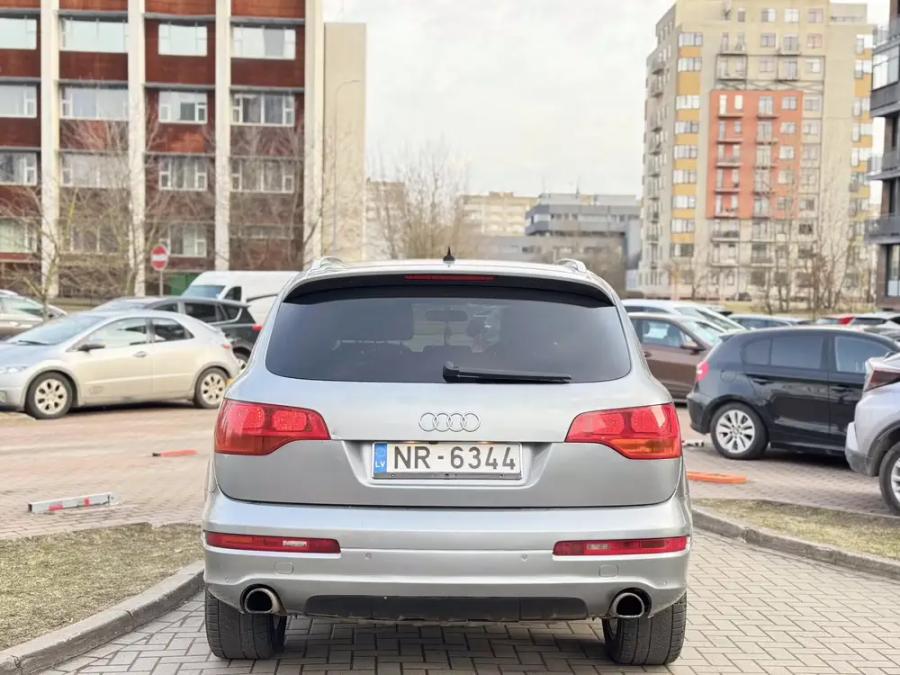 Pelēks Audi Q7 2007 Rīga, ar dzinēja tilpumu 3.00 L un nobraukumu 337 tūkst. km par 6290 €, foto 5 vietnē AUTOMOTO.COM.LV