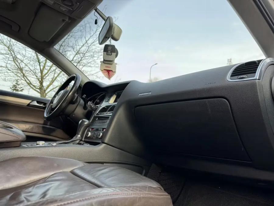 Pelēks Audi Q7 2007 Rīga, ar dzinēja tilpumu 3.00 L un nobraukumu 337 tūkst. km par 6290 €, foto 14 vietnē AUTOMOTO.COM.LV