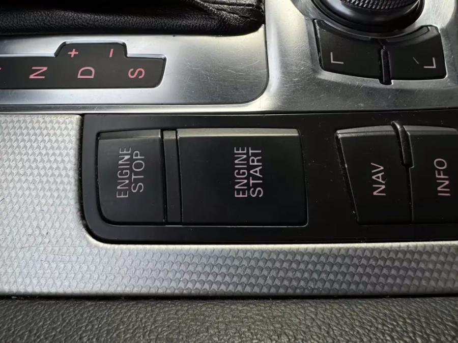 Pelēks Audi Q7 2007 Rīga, ar dzinēja tilpumu 3.00 L un nobraukumu 337 tūkst. km par 6290 €, foto 23 vietnē AUTOMOTO.COM.LV