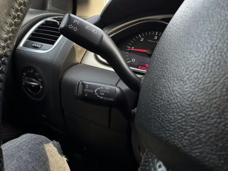 Pelēks Audi Q7 2007 Rīga, ar dzinēja tilpumu 3.00 L un nobraukumu 337 tūkst. km par 6290 €, foto 34 vietnē AUTOMOTO.COM.LV