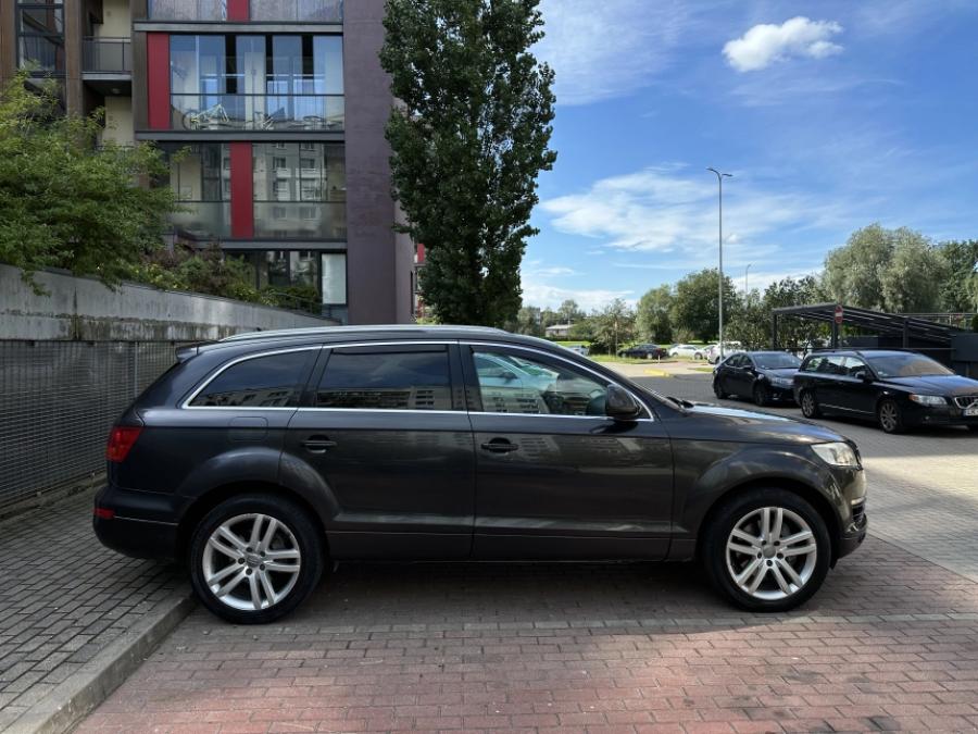 Grey Audi Q7 2007 in Riga, with an engine capacity of 3.00 L and mileage of 380 thousand km for 4990 €, photo 6 on AUTOMOTO.COM.LV