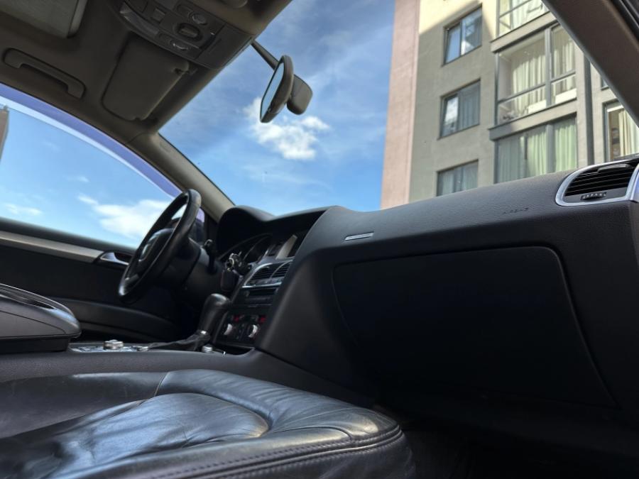 Grey Audi Q7 2007 in Riga, with an engine capacity of 3.00 L and mileage of 380 thousand km for 4990 €, photo 13 on AUTOMOTO.COM.LV