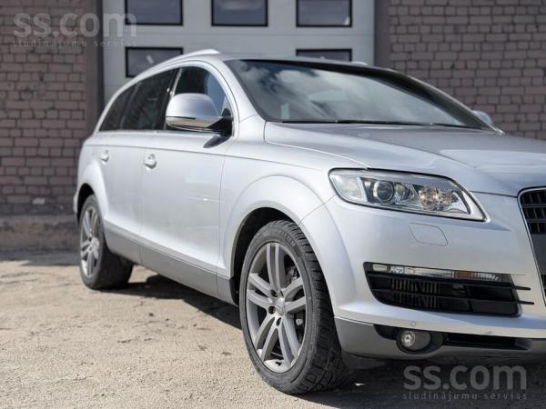 Grey Audi Q7 2007 in Valmiera, with an engine capacity of 3.00 L and mileage of 313 thousand km for 5895 €, photo 8 on AUTOMOTO.COM.LV