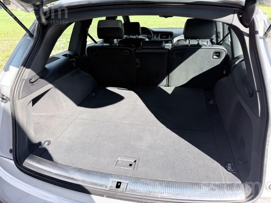 Grey Audi Q7 2007 in Valmiera, with an engine capacity of 3.00 L and mileage of 313 thousand km for 5895 €, photo 10 on AUTOMOTO.COM.LV